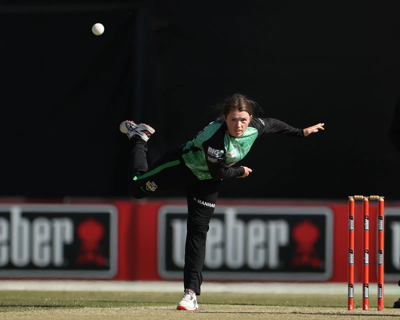 WBBL | Twitter in splits as Moloney orbits around ball to produce worst ...