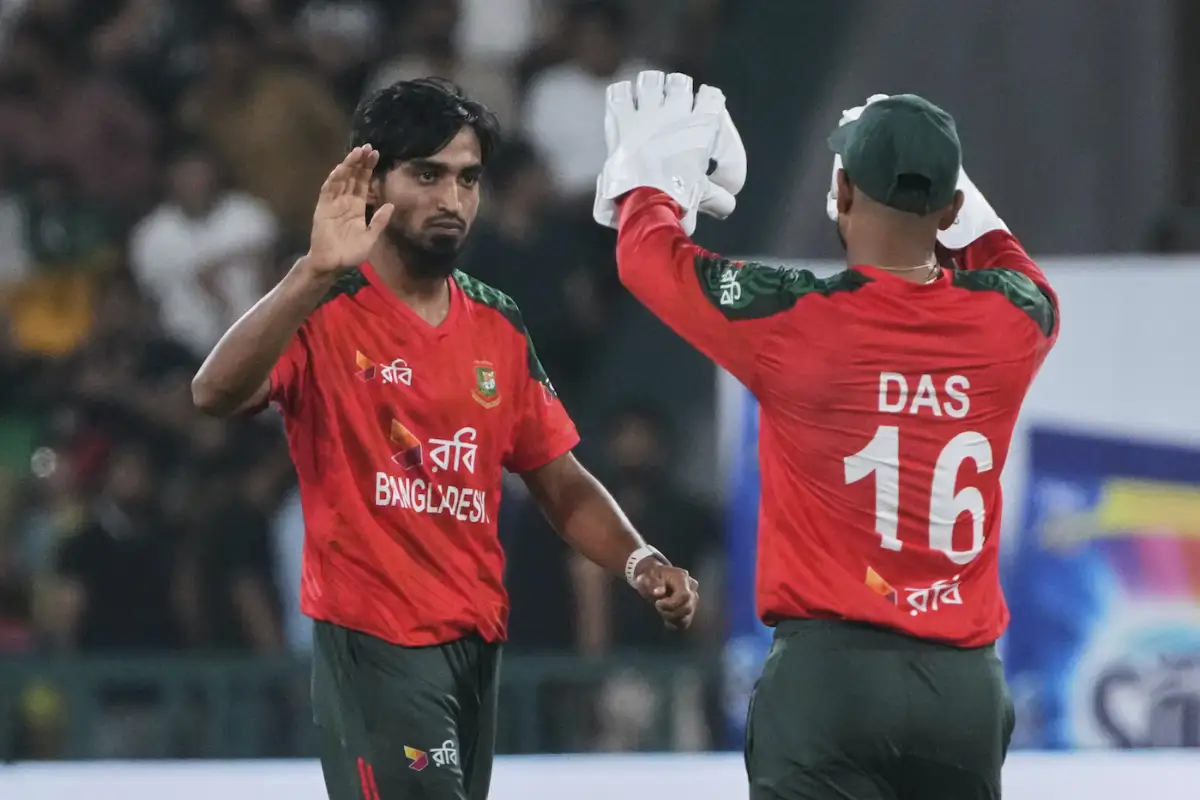 BAN vs PAK | Twitter in splits as Tanzim plays around with skipper Salman to lure him into soft ...